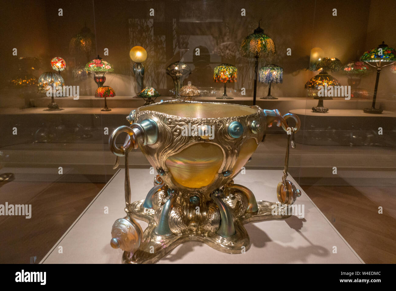 Museum artifacts table hi-res stock photography and images - Alamy