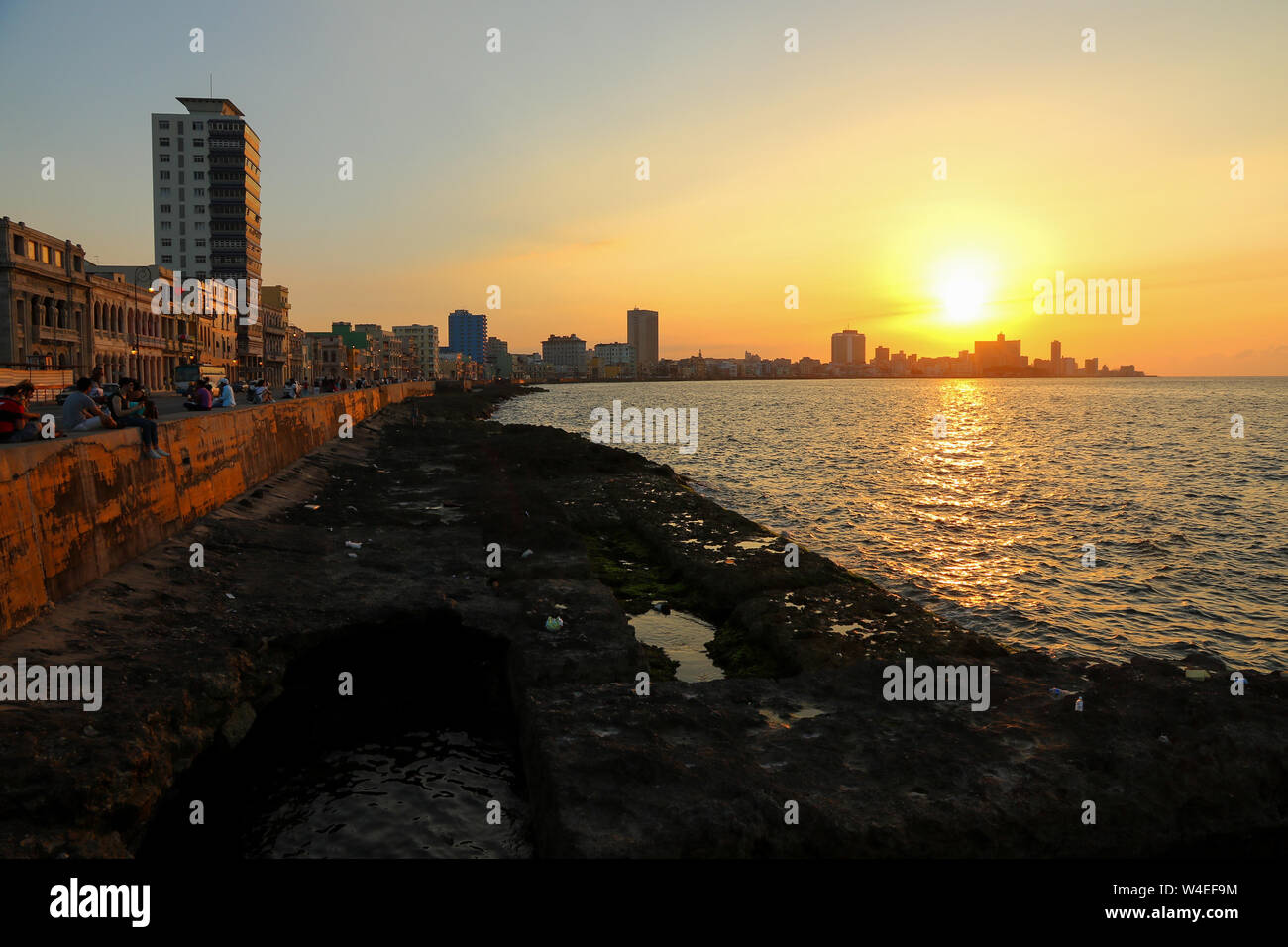 Night over havana hi-res stock photography and images - Alamy