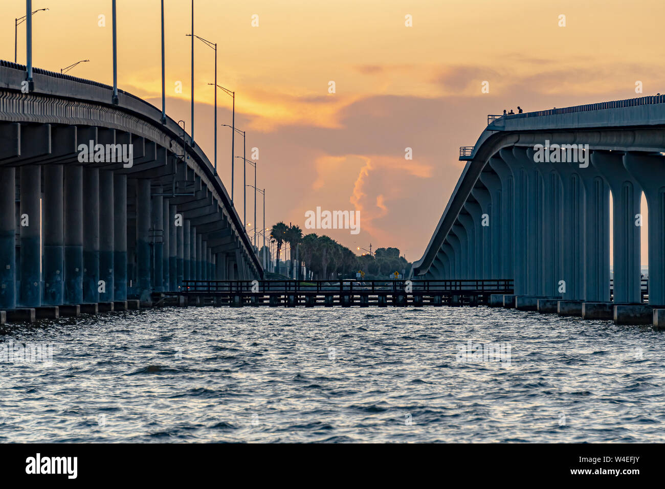 Water and bridges hi-res stock photography and images - Alamy