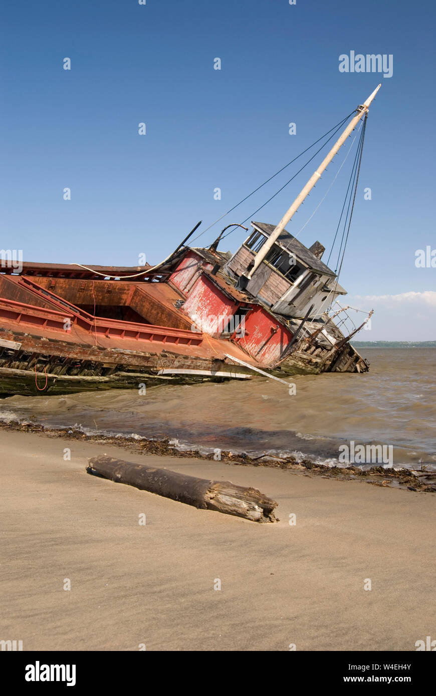 Shipwreck ruins beach coast hi-res stock photography and images - Alamy