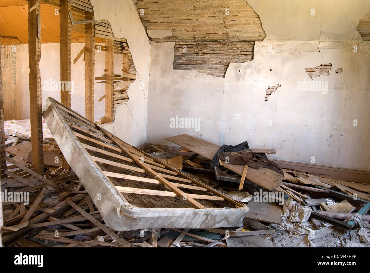 Bombed house interior hi-res stock photography and images - Alamy