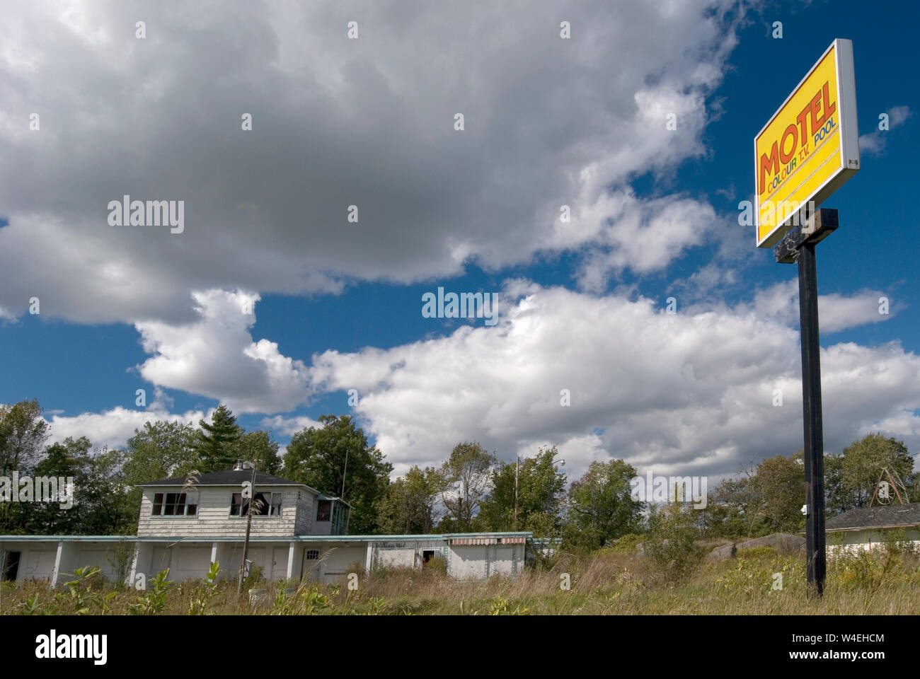 Broken advertising sign abandoned hi-res stock photography and images ...