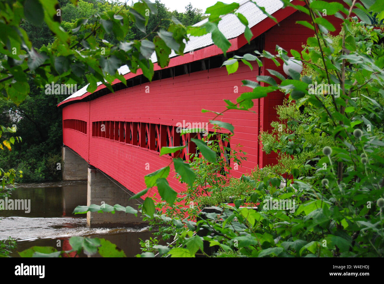 Wakefield covered bridge hi-res stock photography and images - Alamy