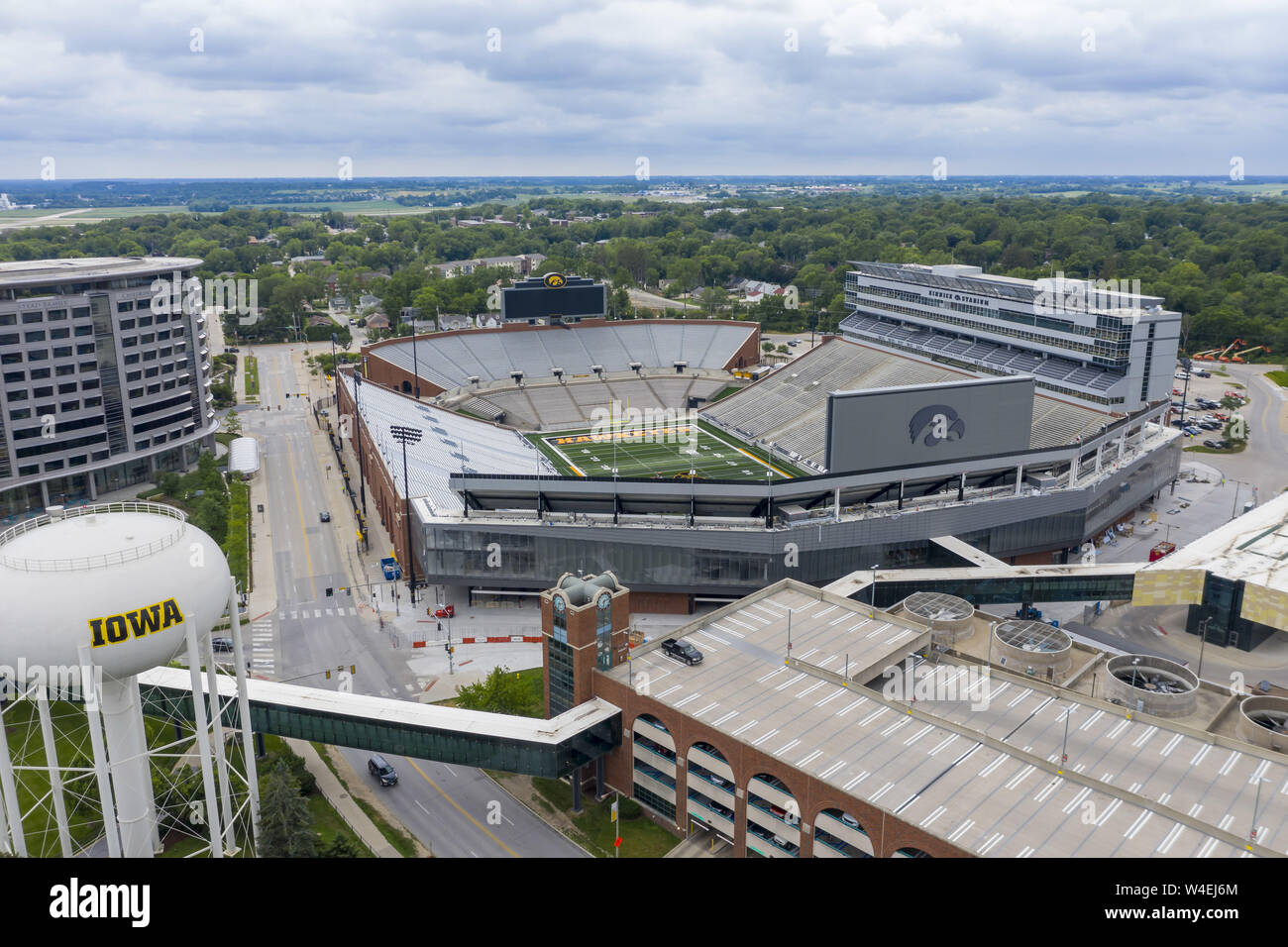 Iowa hawkeyes cheerleaders hi-res stock photography and images - Alamy