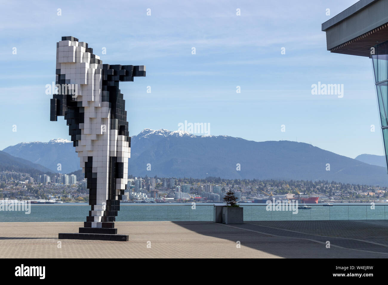 Killer / Orca Whale statue waterfront at Burrard Landing on sunny day ...