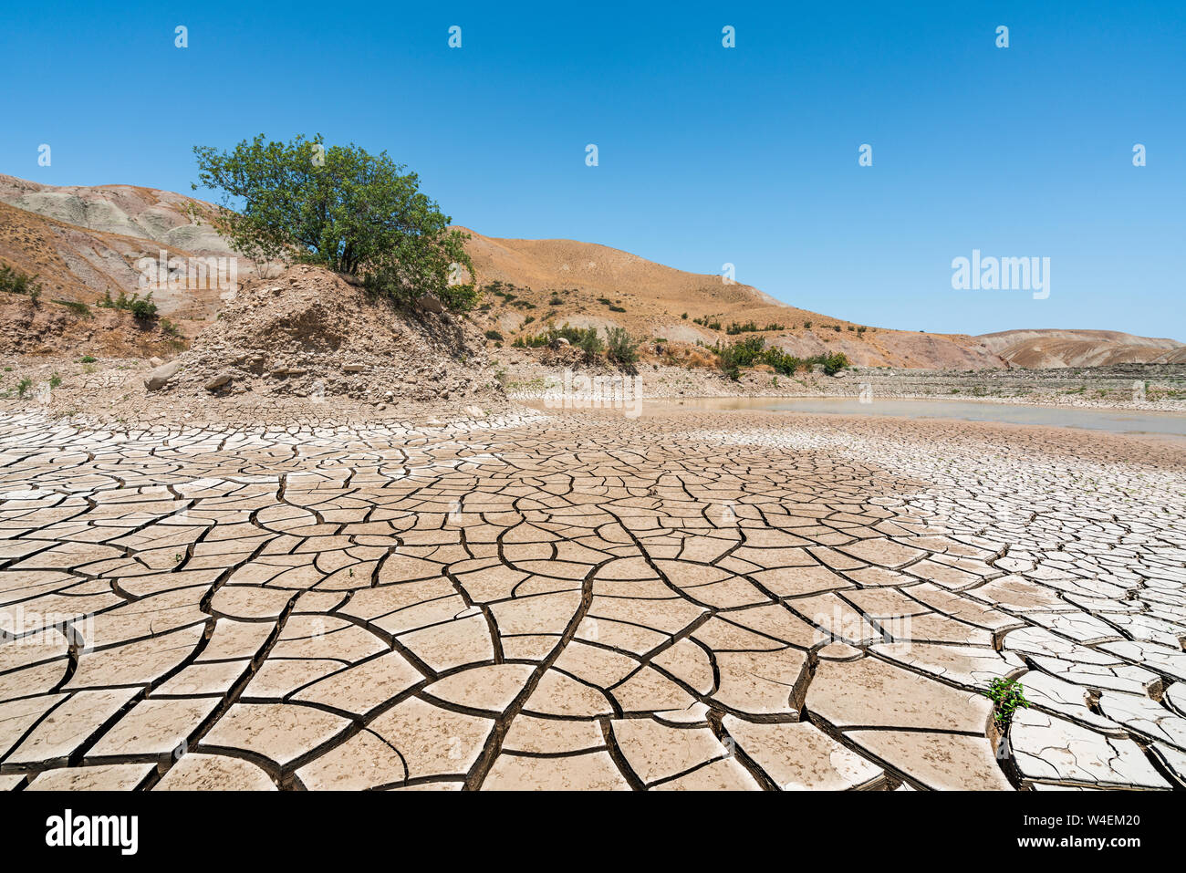 Textured dried river mud hi-res stock photography and images - Alamy