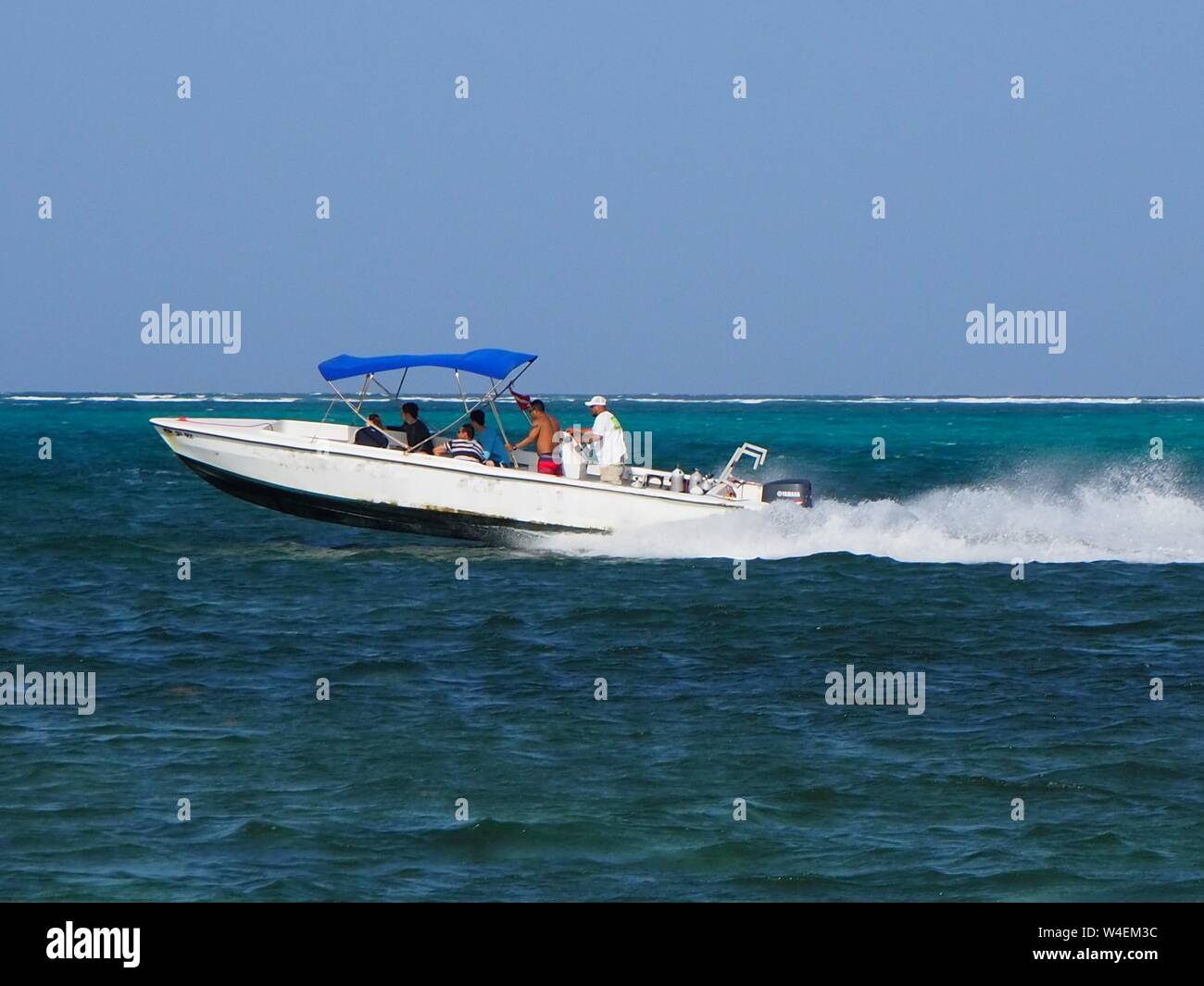 speed boat, launch snorkel and dive boat in ambergris caye, belize ...