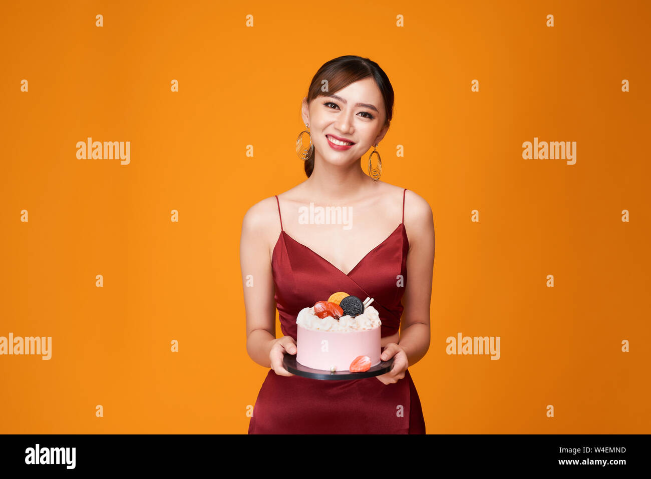 Carrying birthday cake hi-res stock photography and images - Alamy
