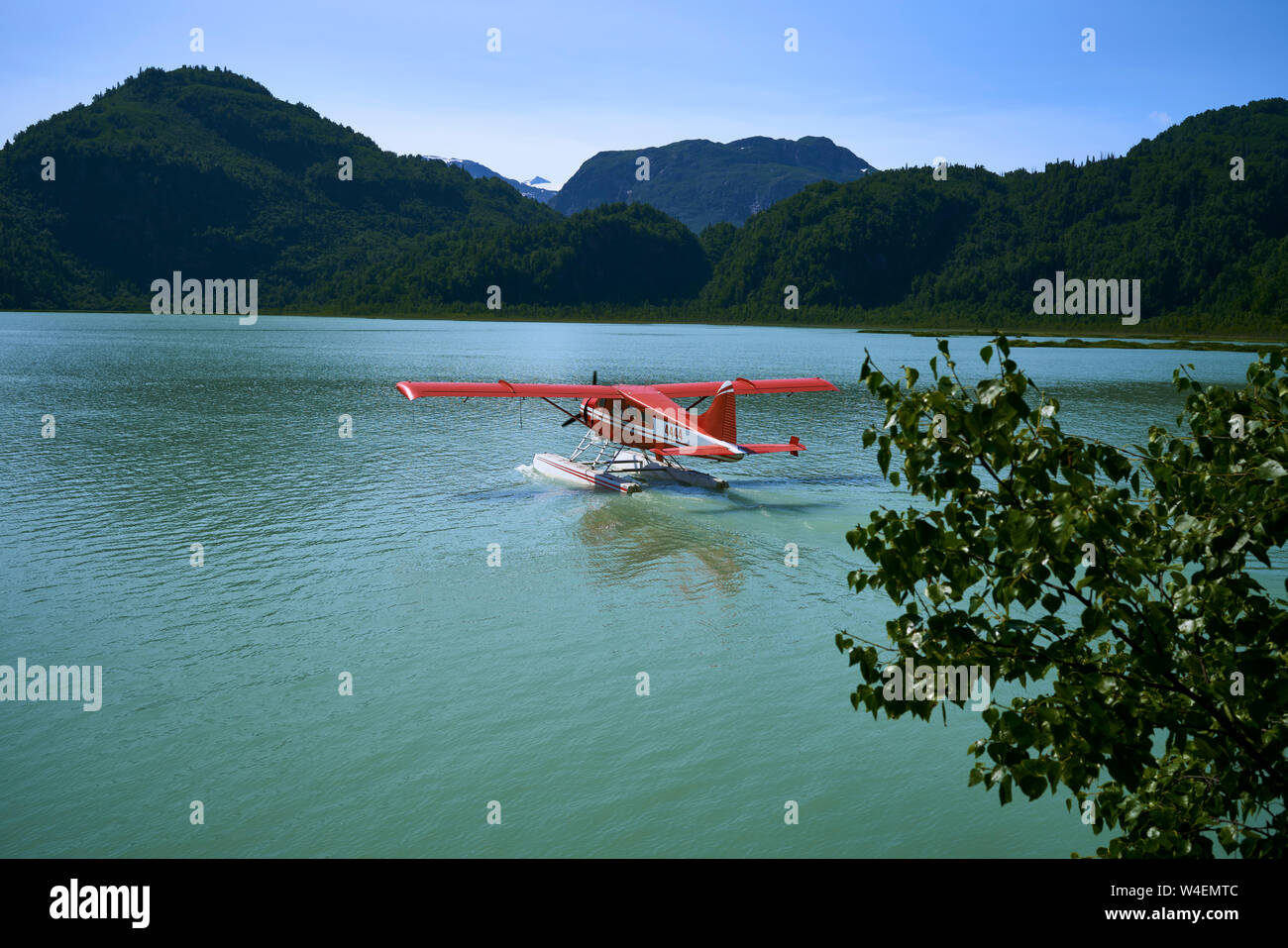 Floatplane traveling hi-res stock photography and images - Alamy