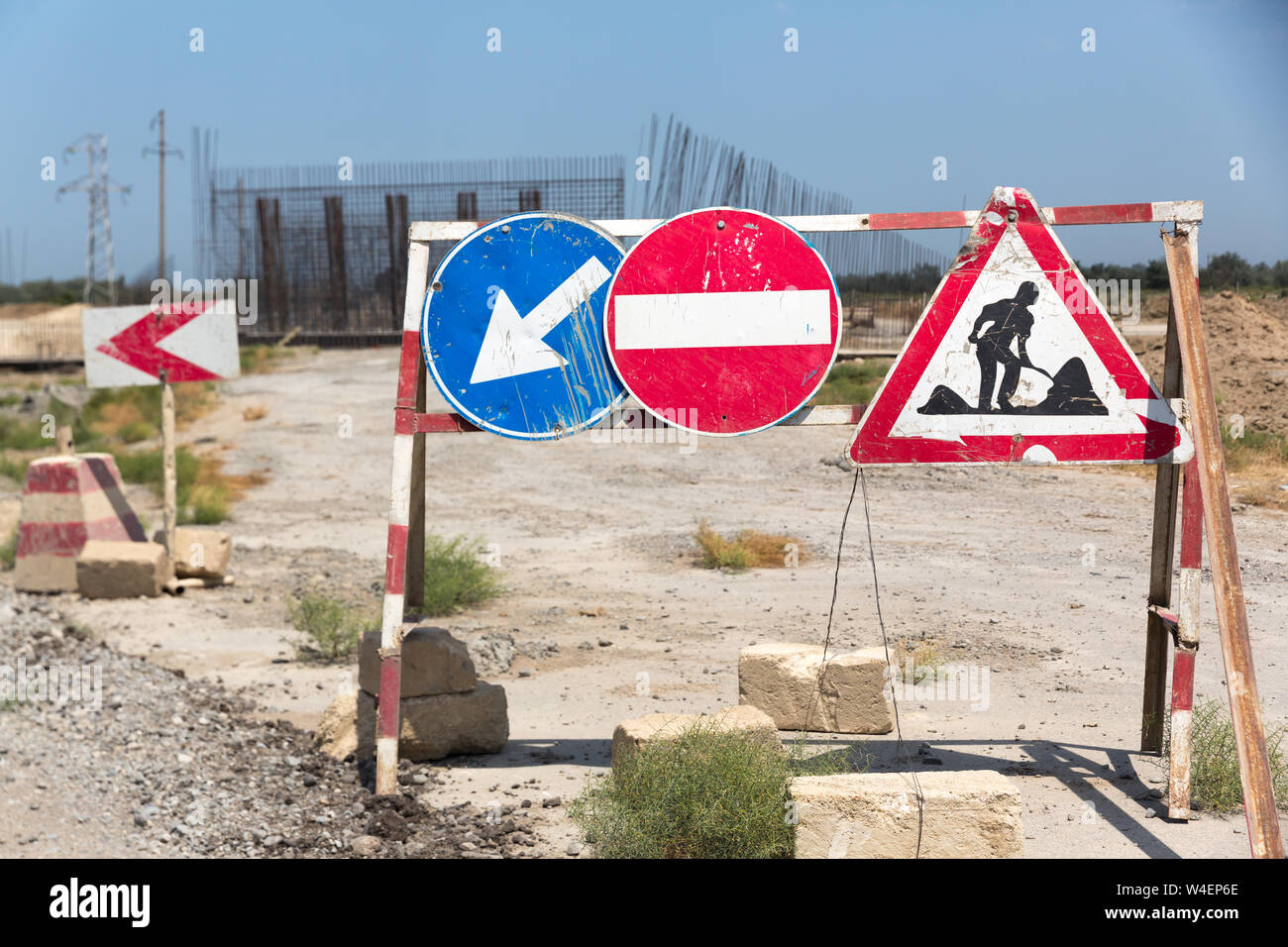 Road under construction. Road sign. Road repair sign Stock Photo - Alamy