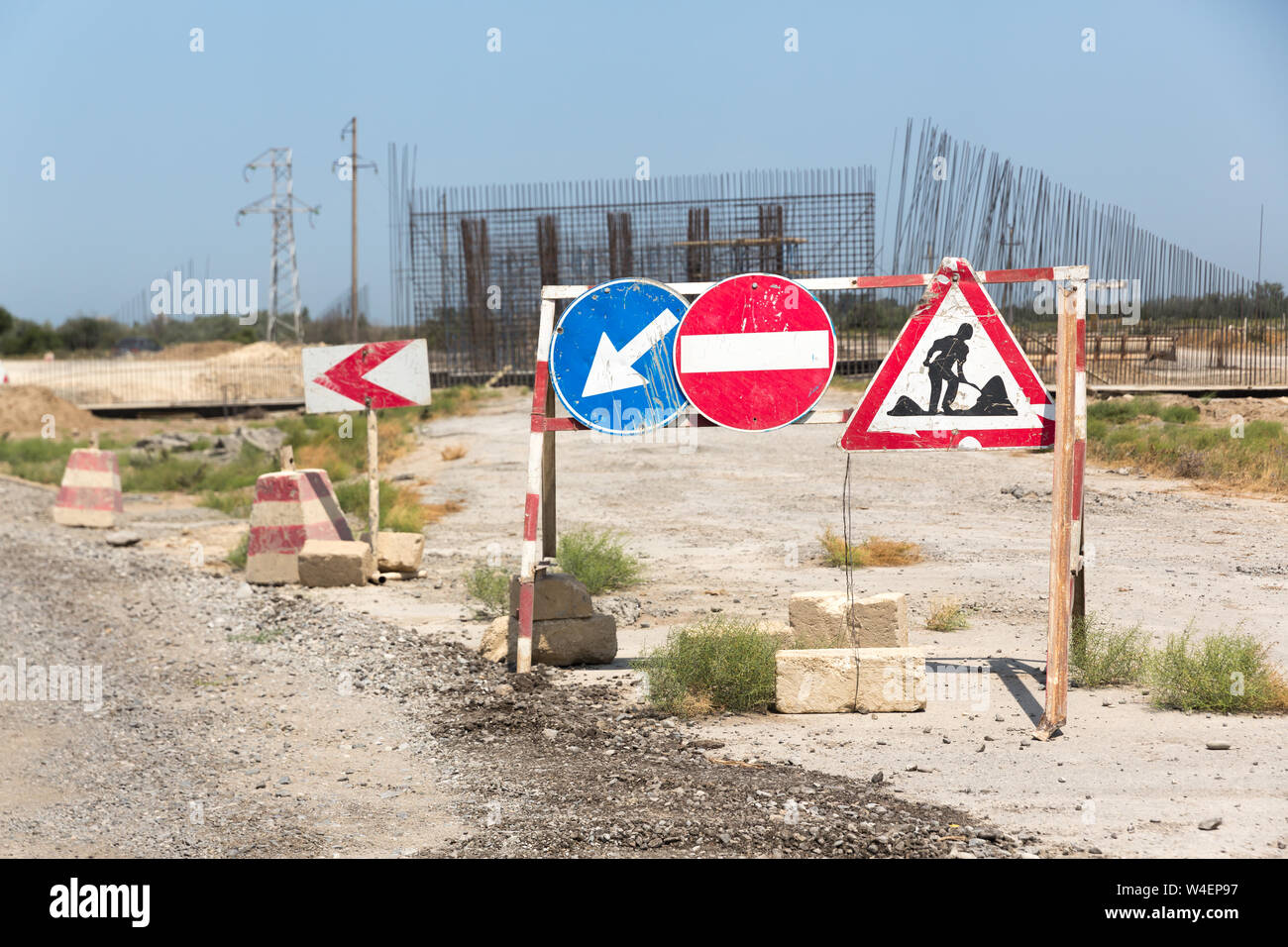 Road under construction. Road sign. Road repair sign Stock Photo - Alamy