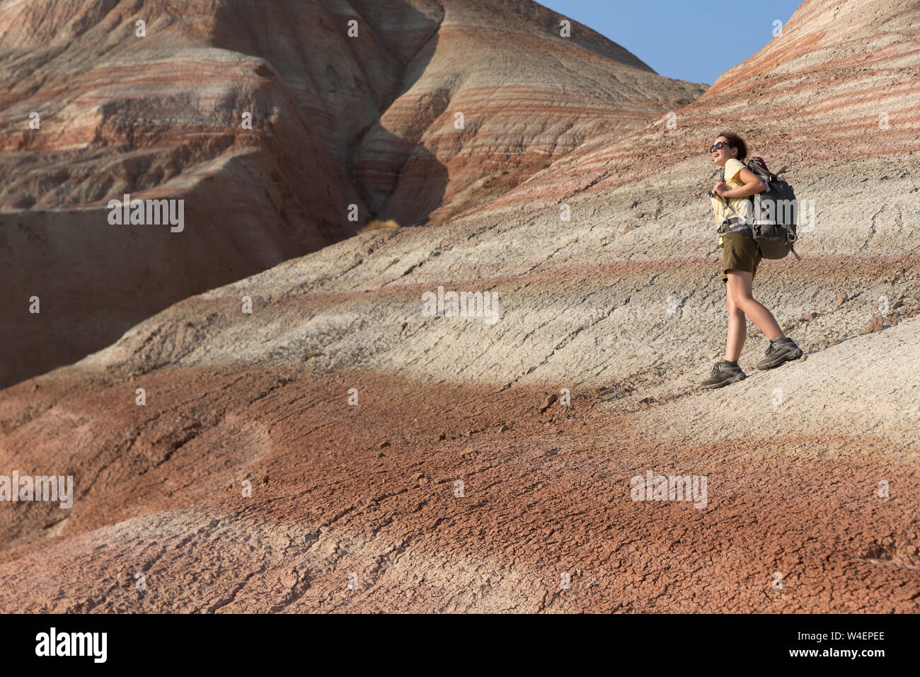 Backpacker girl exploring the mountains. Backpacker girl tourist ...
