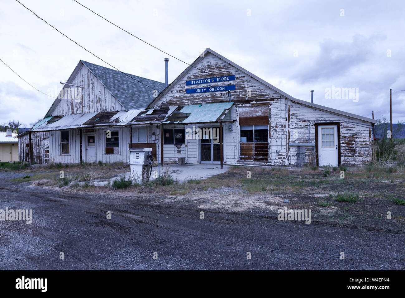 Stratton's Store along US Highway 26 in Unity, Oregon Stock Photo - Alamy