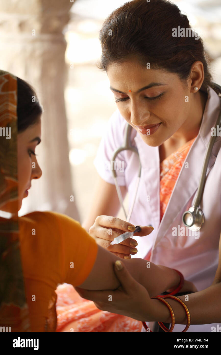 Lady doctor india hi-res stock photography and images - Alamy