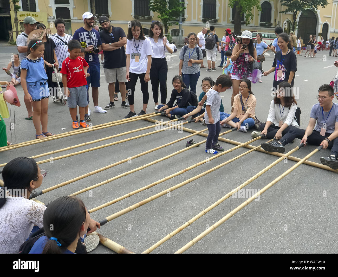 Tinikling hi-res stock photography and images - Alamy