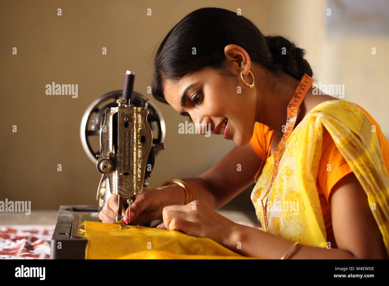 Indian rural woman using sewing machine Stock Photo - Alamy