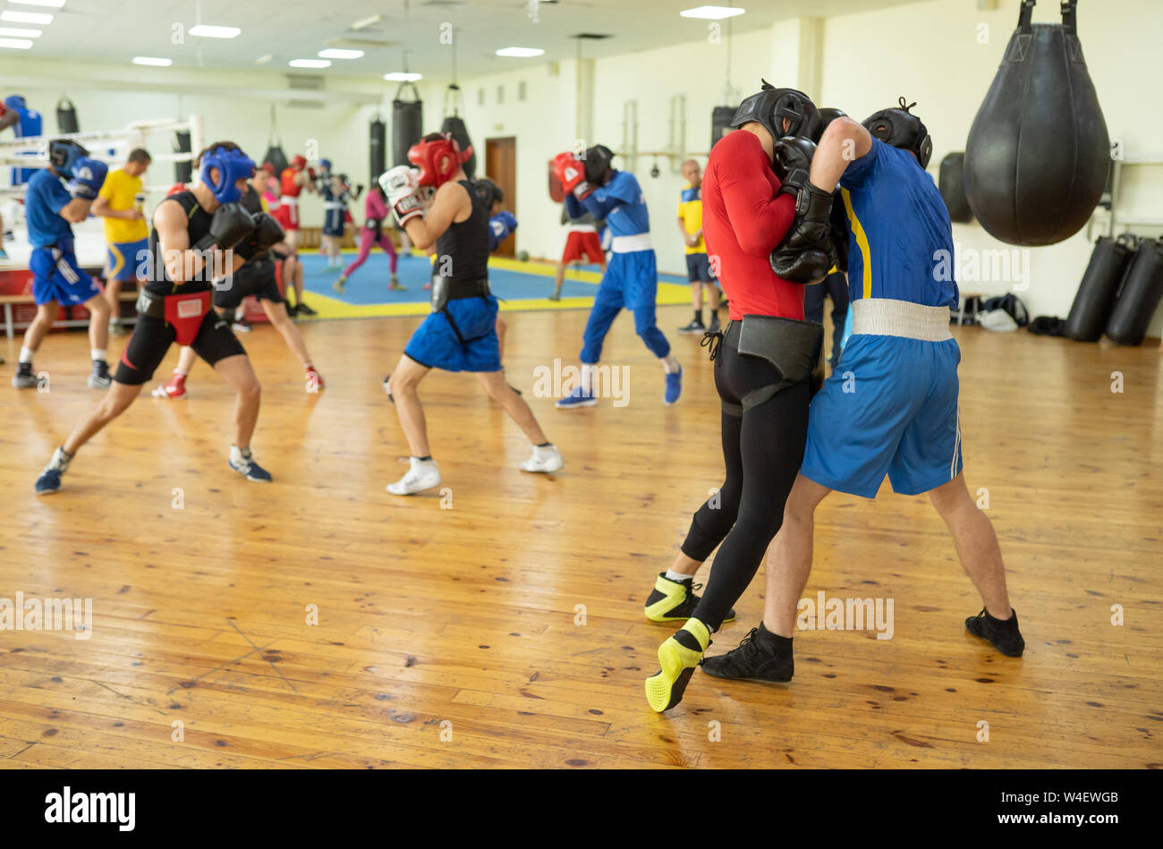 Body combat class man hi-res stock photography and images - Alamy