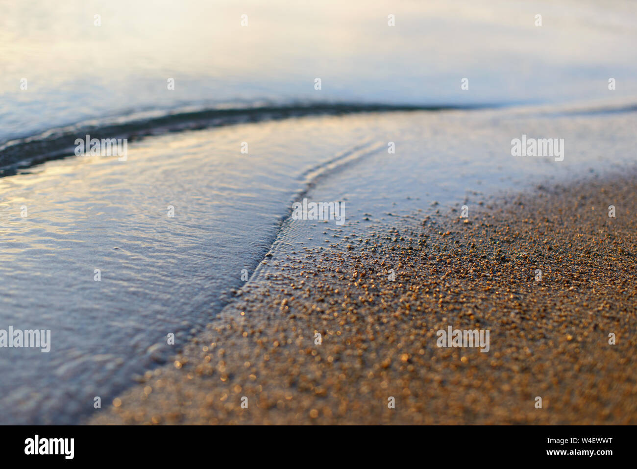 Mirror reflection on water hi-res stock photography and images - Alamy