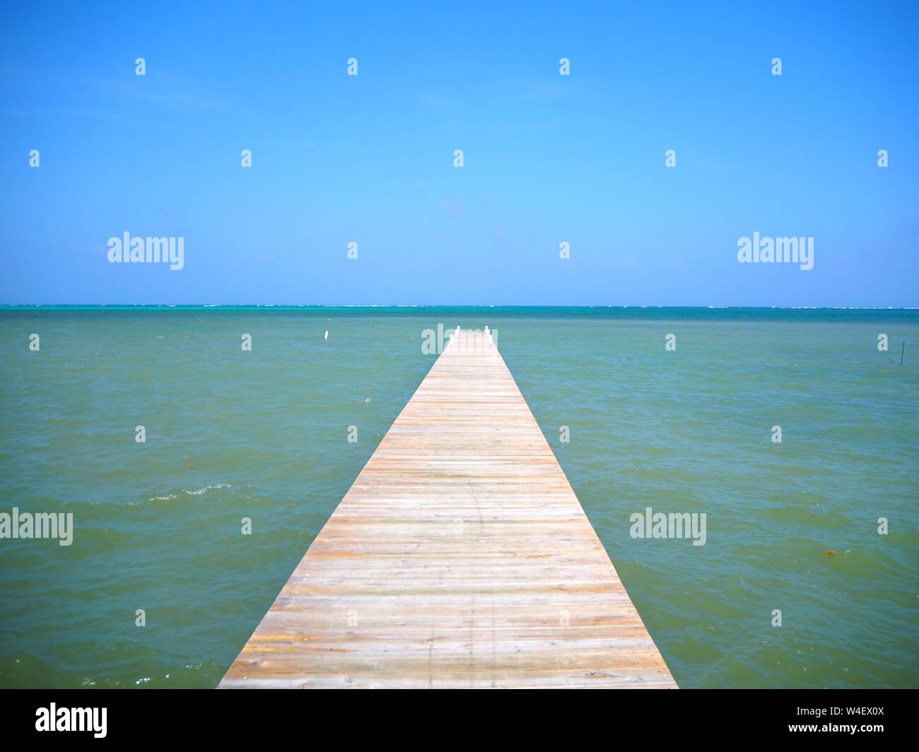 Wooden jetty out to tropical sea hi-res stock photography and images ...