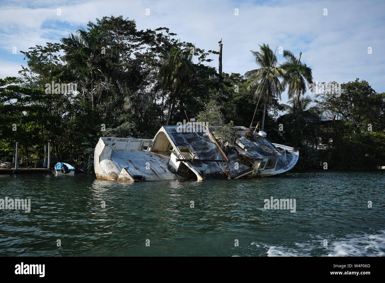 Sinking Boat High Resolution Stock Photography and Images - Alamy