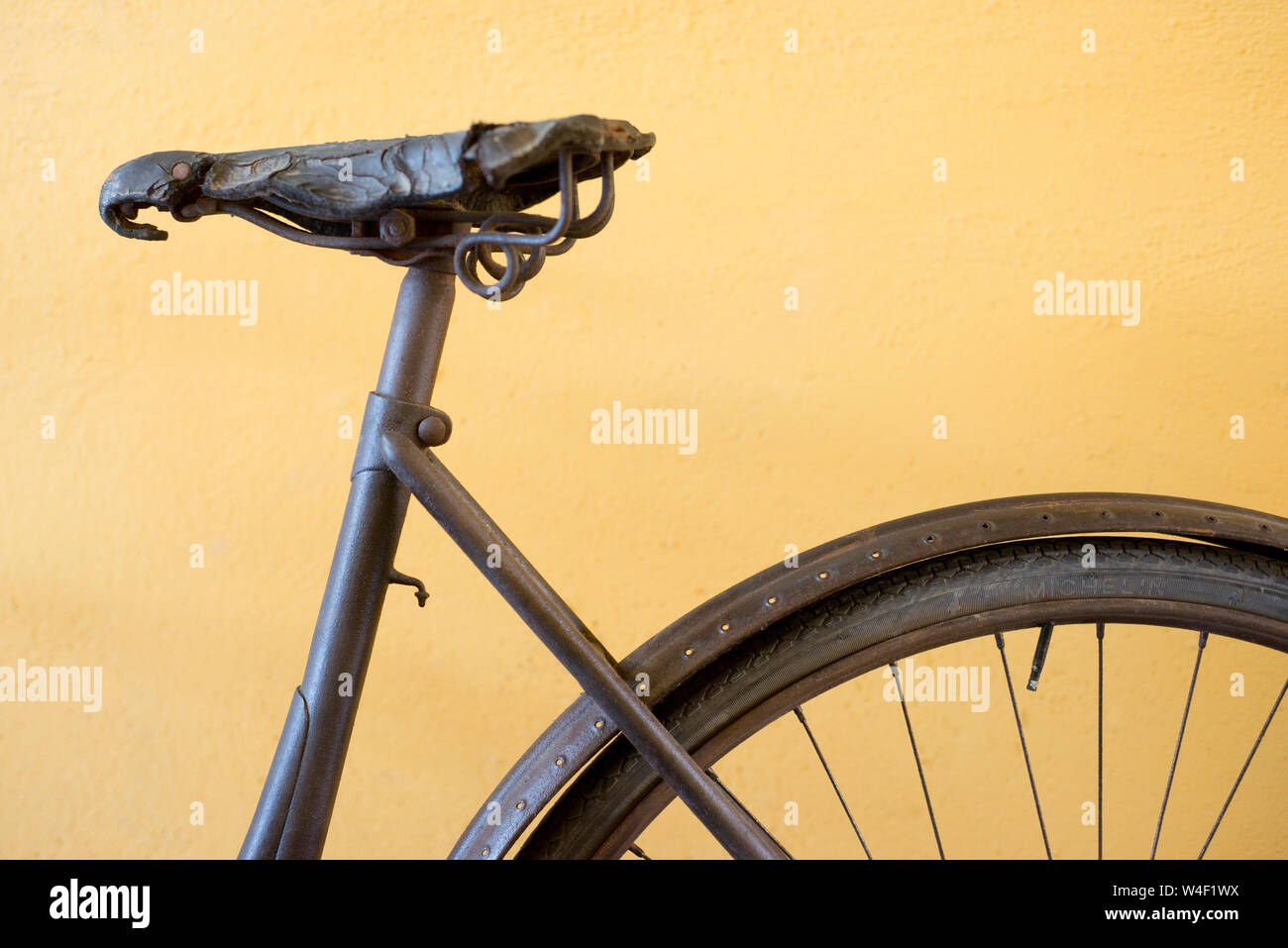 Old Rusty Vintage Bicycle Stock Photo - Alamy