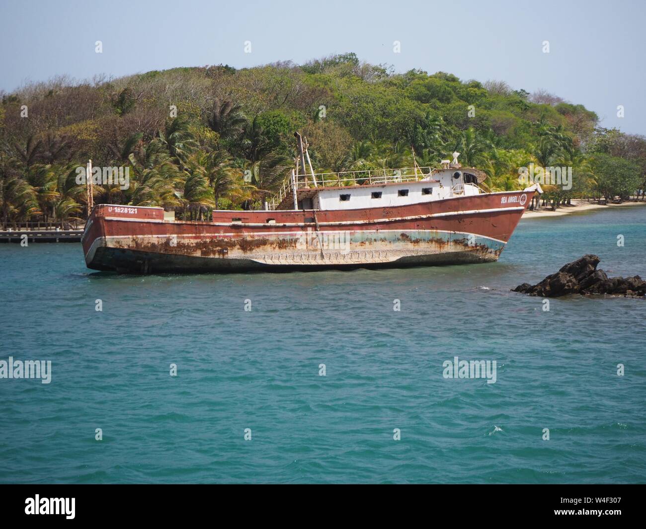 Ship wreck and island off of Roatan and Utila Bay Islands in the ...