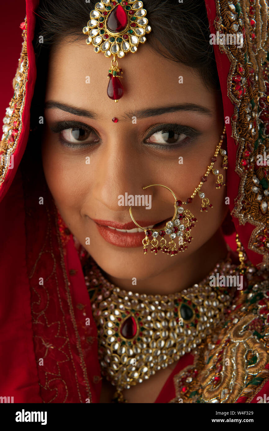 Portrait of an Indian bride smiling Stock Photo - Alamy