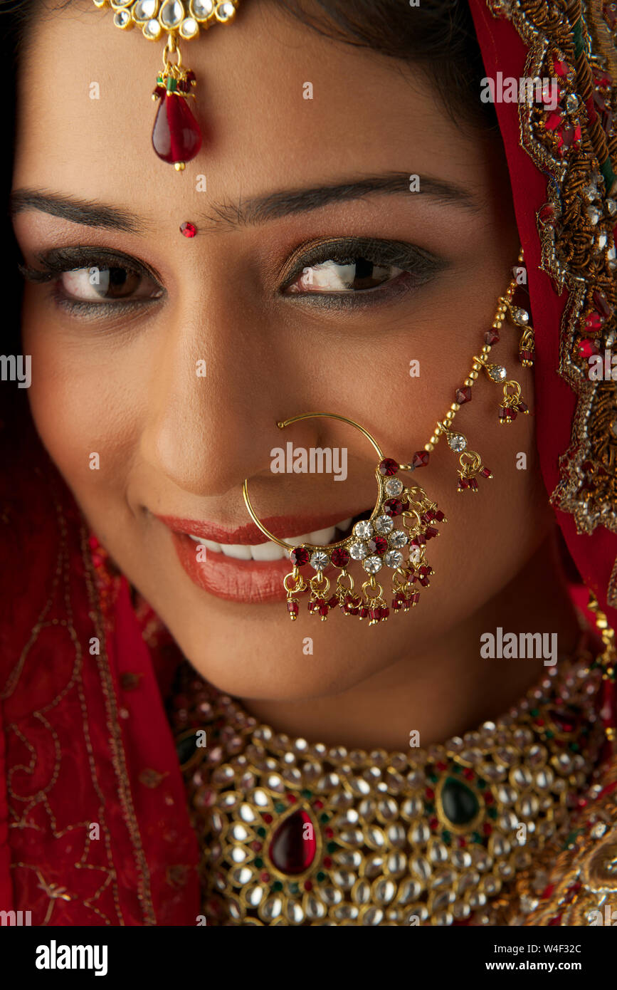 Portrait of an Indian bride smiling Stock Photo - Alamy