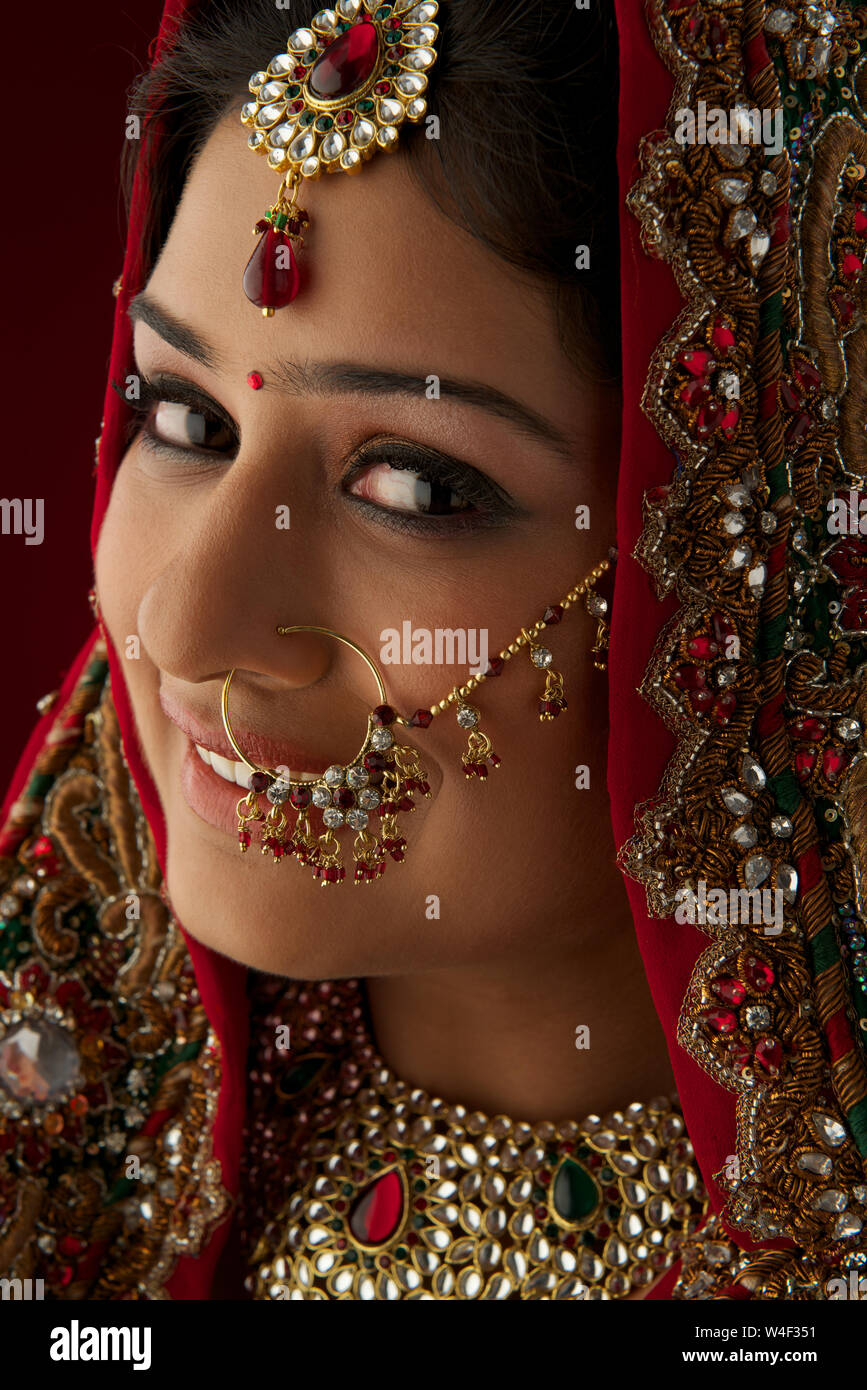 Portrait of an Indian bride smiling Stock Photo - Alamy
