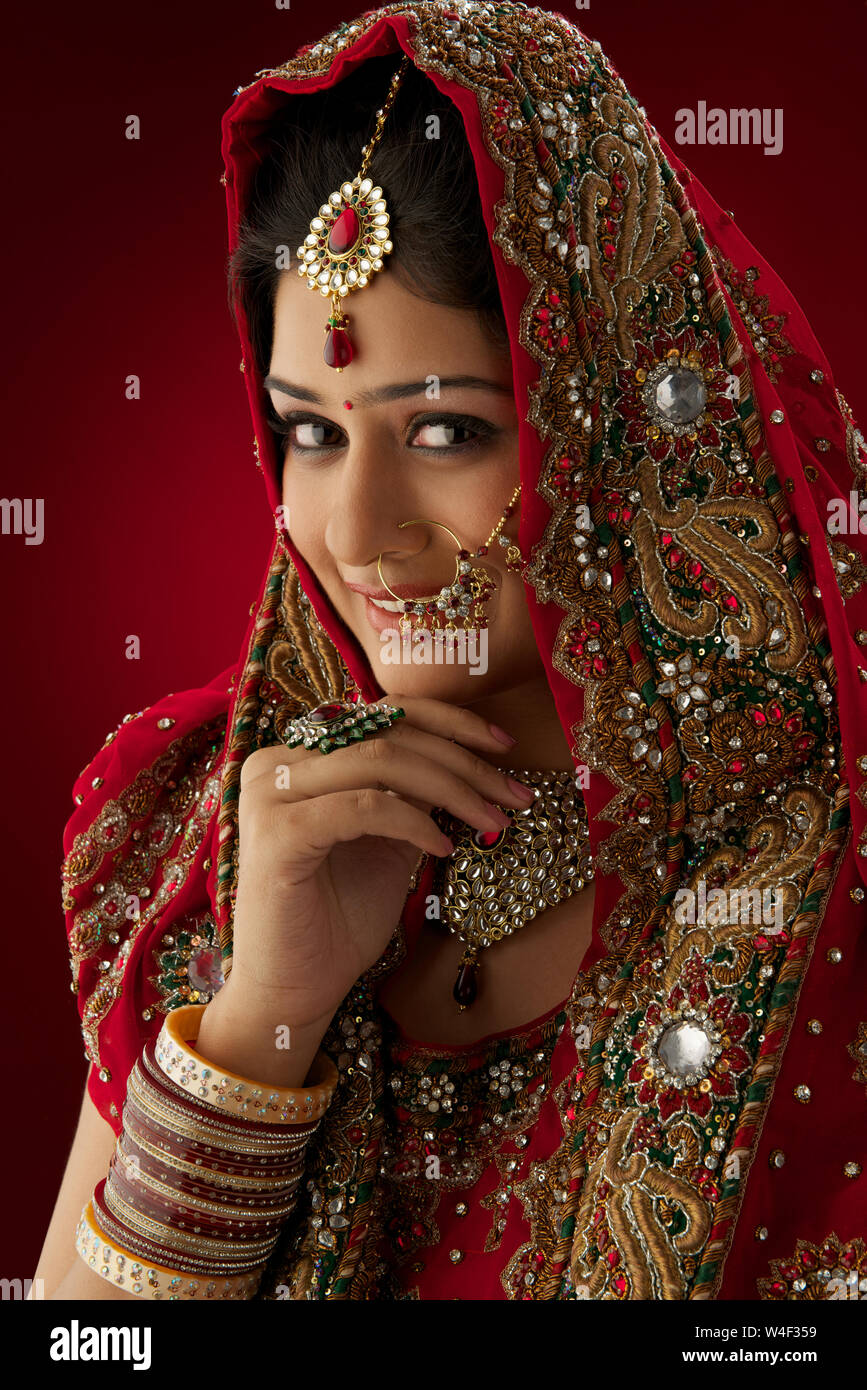 Portrait of an Indian bride smiling Stock Photo - Alamy