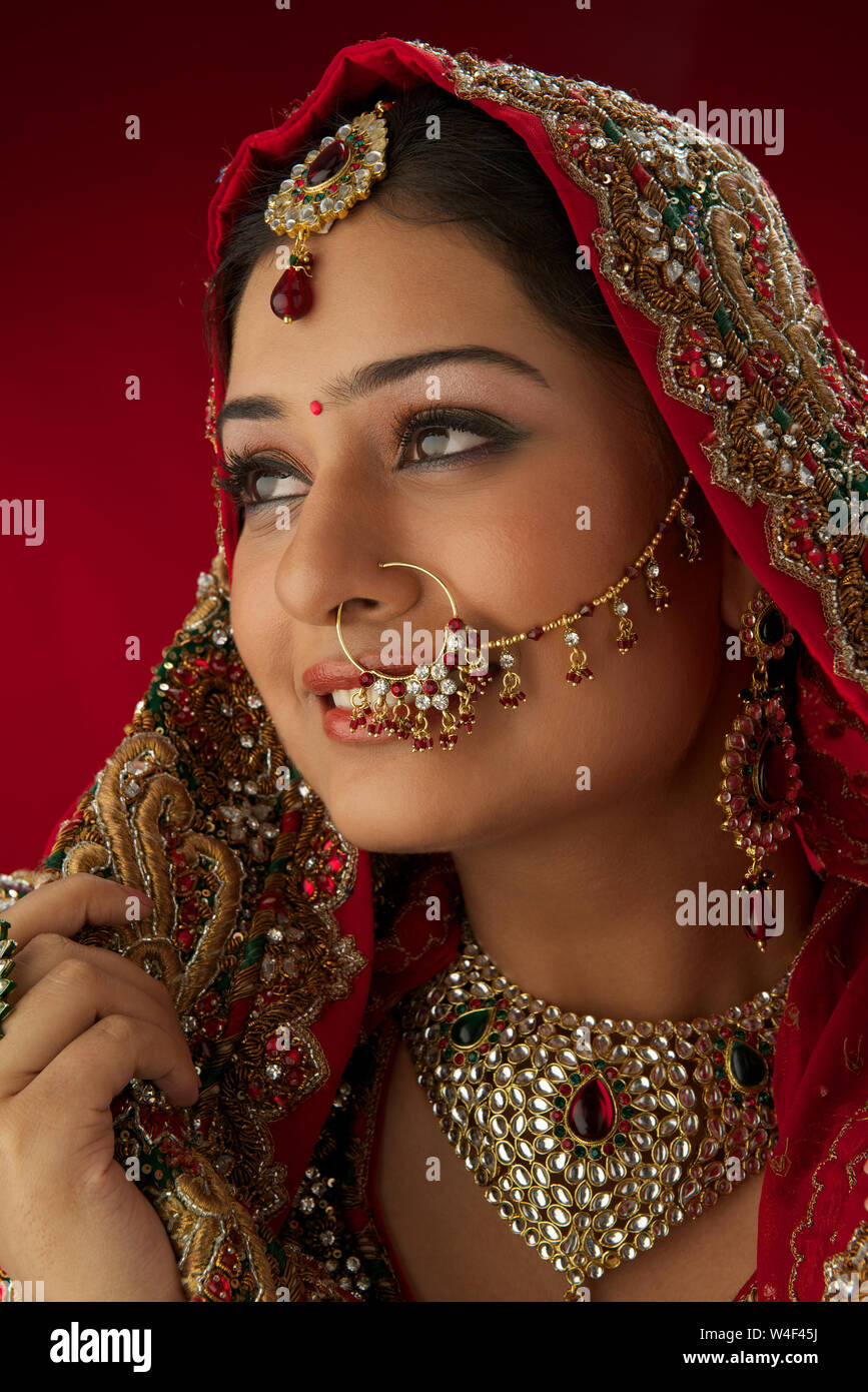 Close of an Indian bride smiling Stock Photo - Alamy