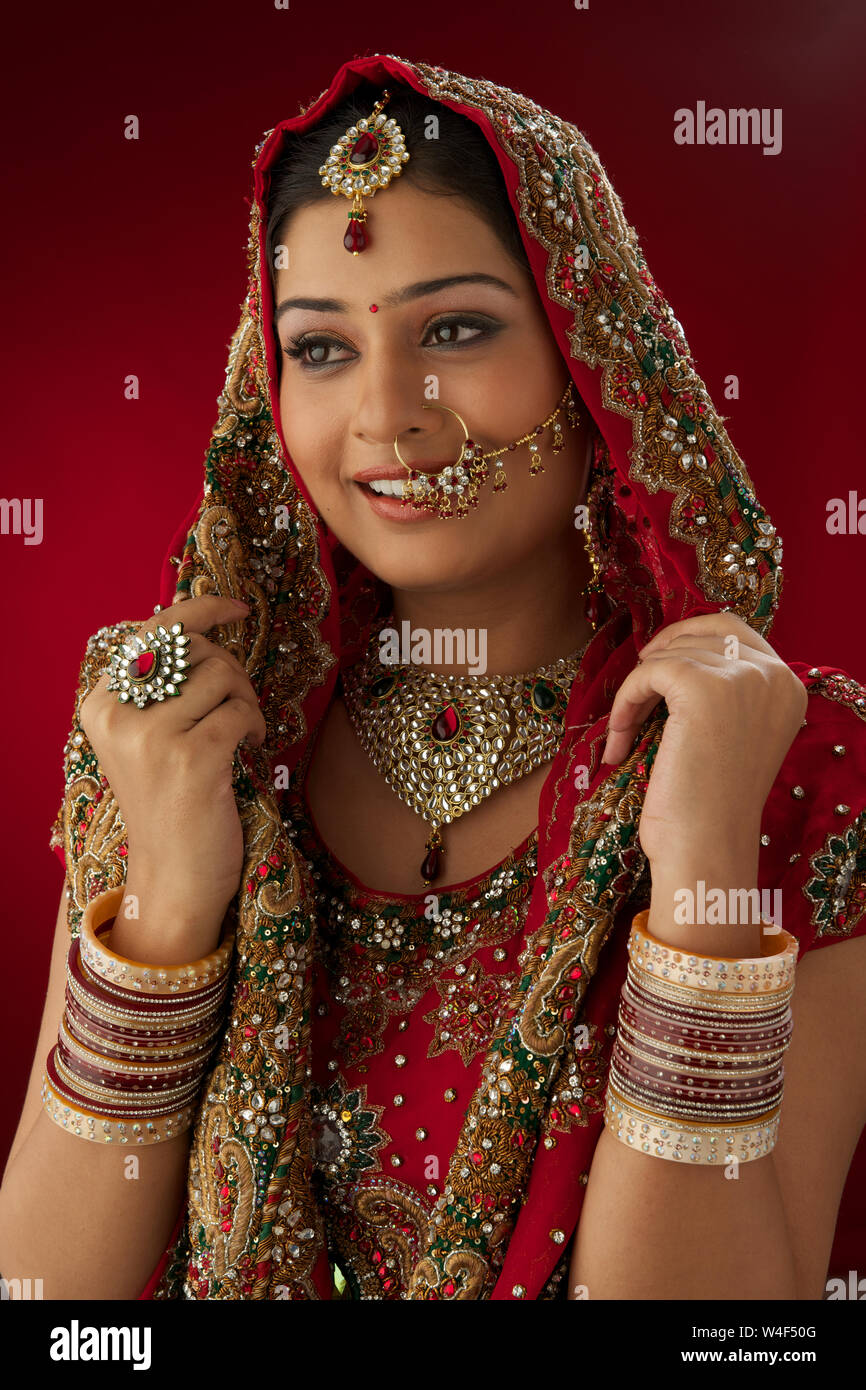 Portrait of an Indian bride smiling Stock Photo - Alamy