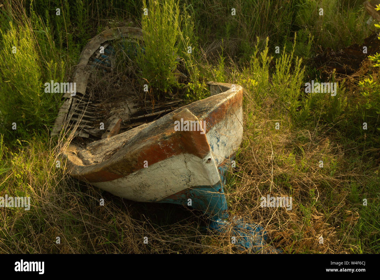 beached fishing boat Stock Photo - Alamy
