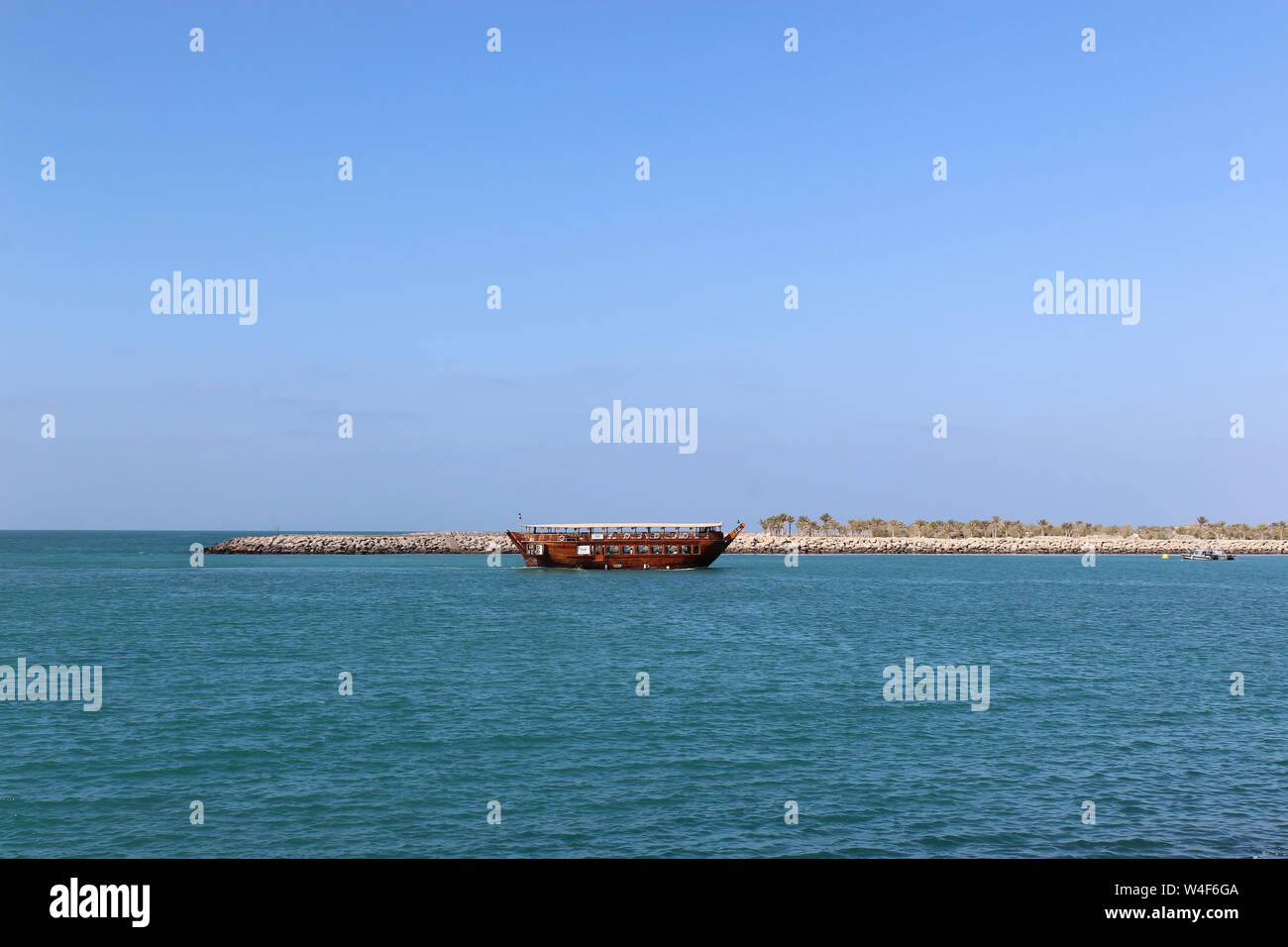 Uae dhow boat hi-res stock photography and images - Alamy
