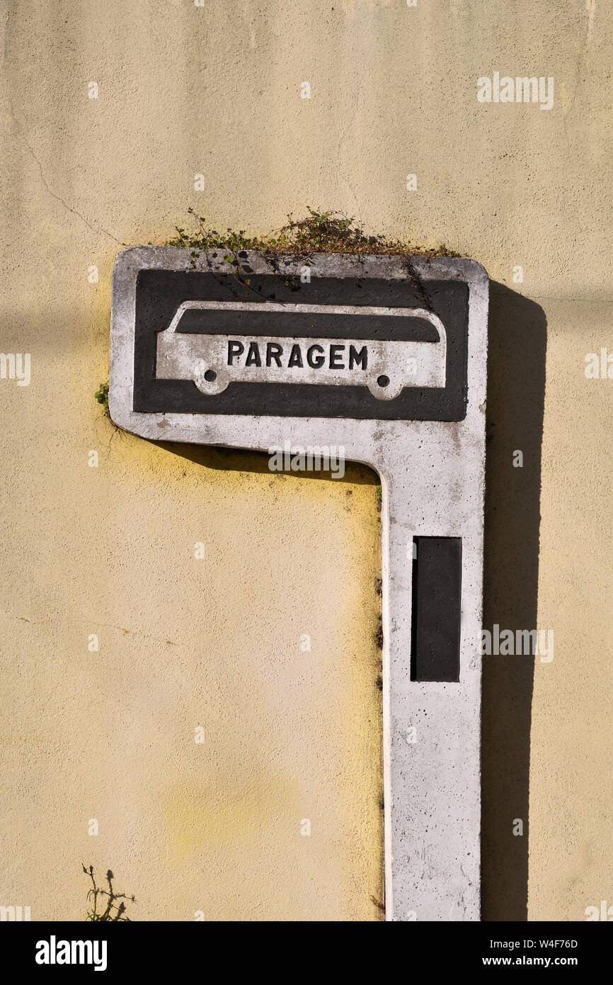 Portugal bus sign hi-res stock photography and images - Alamy
