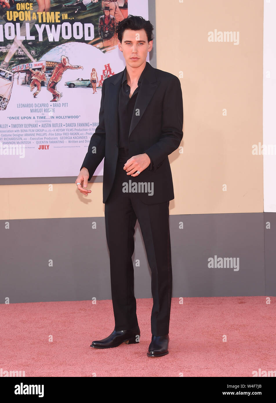 January 9, 2014 - Hollywood, California, USA - Austin Butler arrives ...