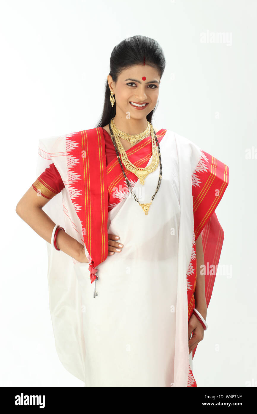 Bengali woman with sindoor hi-res stock photography and images - Alamy