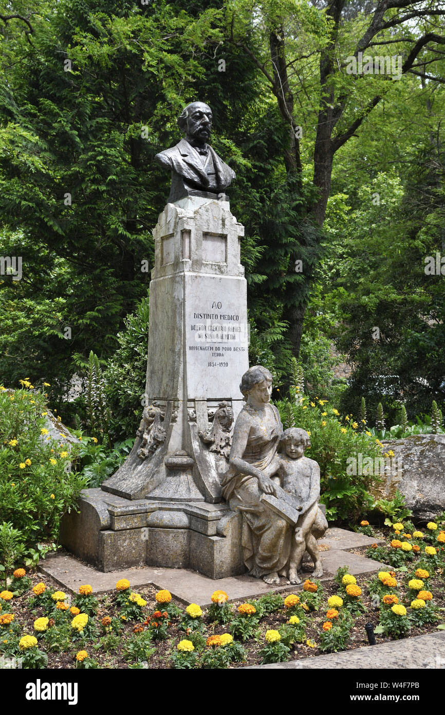 statue;memorial;doctor gregorio rafael da silva d'almeida;volta da ...