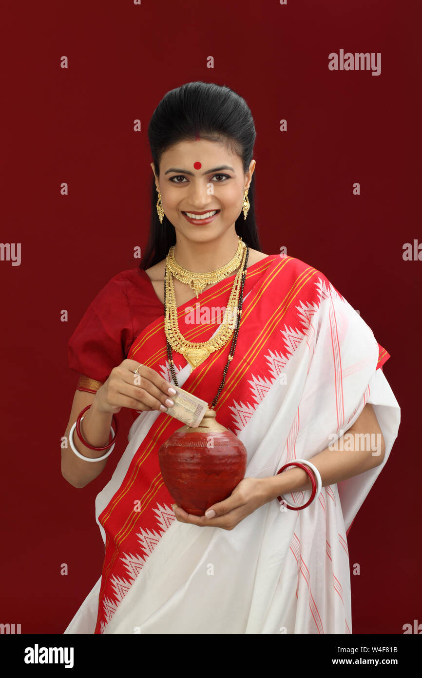 India money necklace hi-res stock photography and images - Alamy