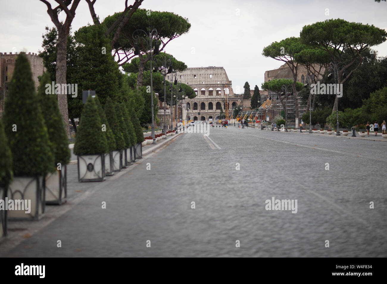 The road leading to the ancient amphitheater of the Colosseum in Rome ...