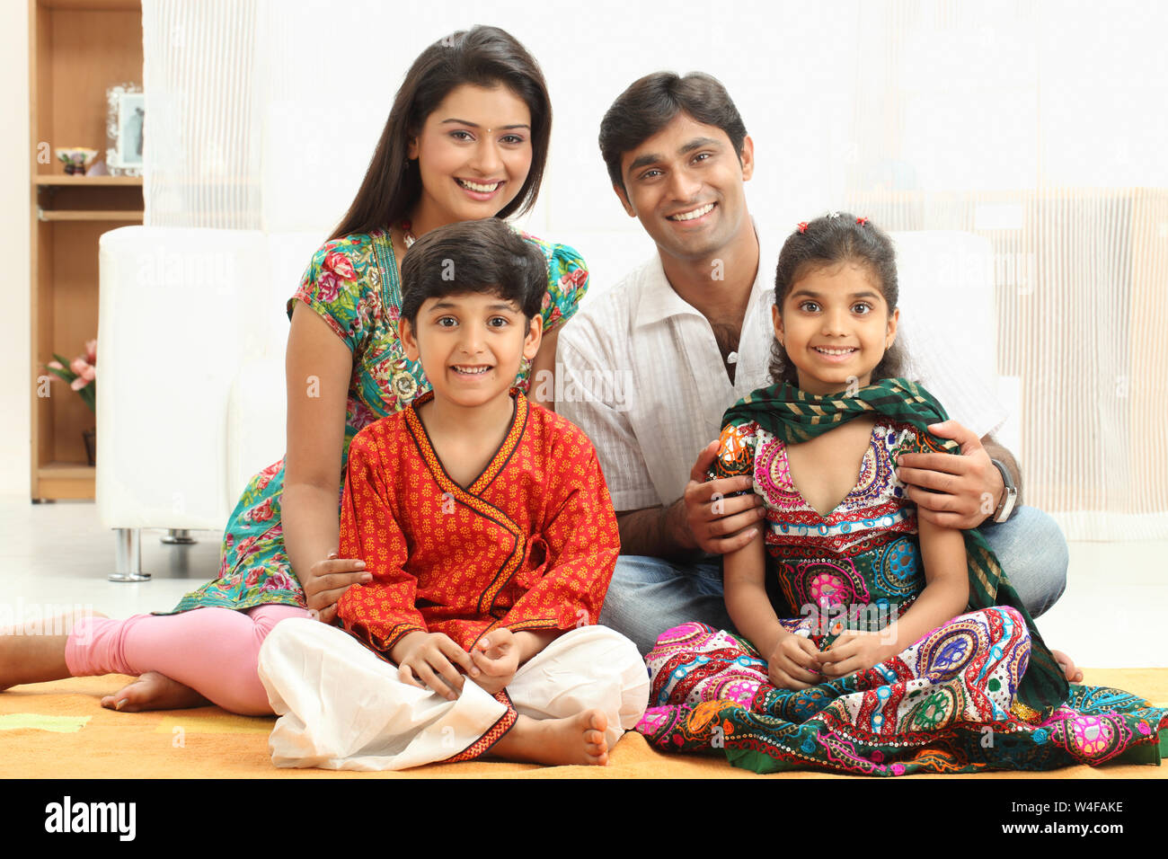 Portrait of a family smiling Stock Photo - Alamy