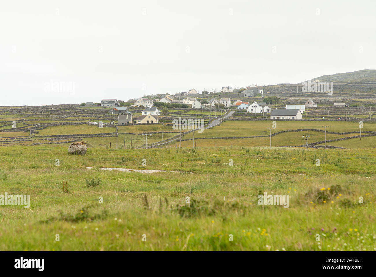 houses on the Aran island of Inishmore Stock Photo - Alamy