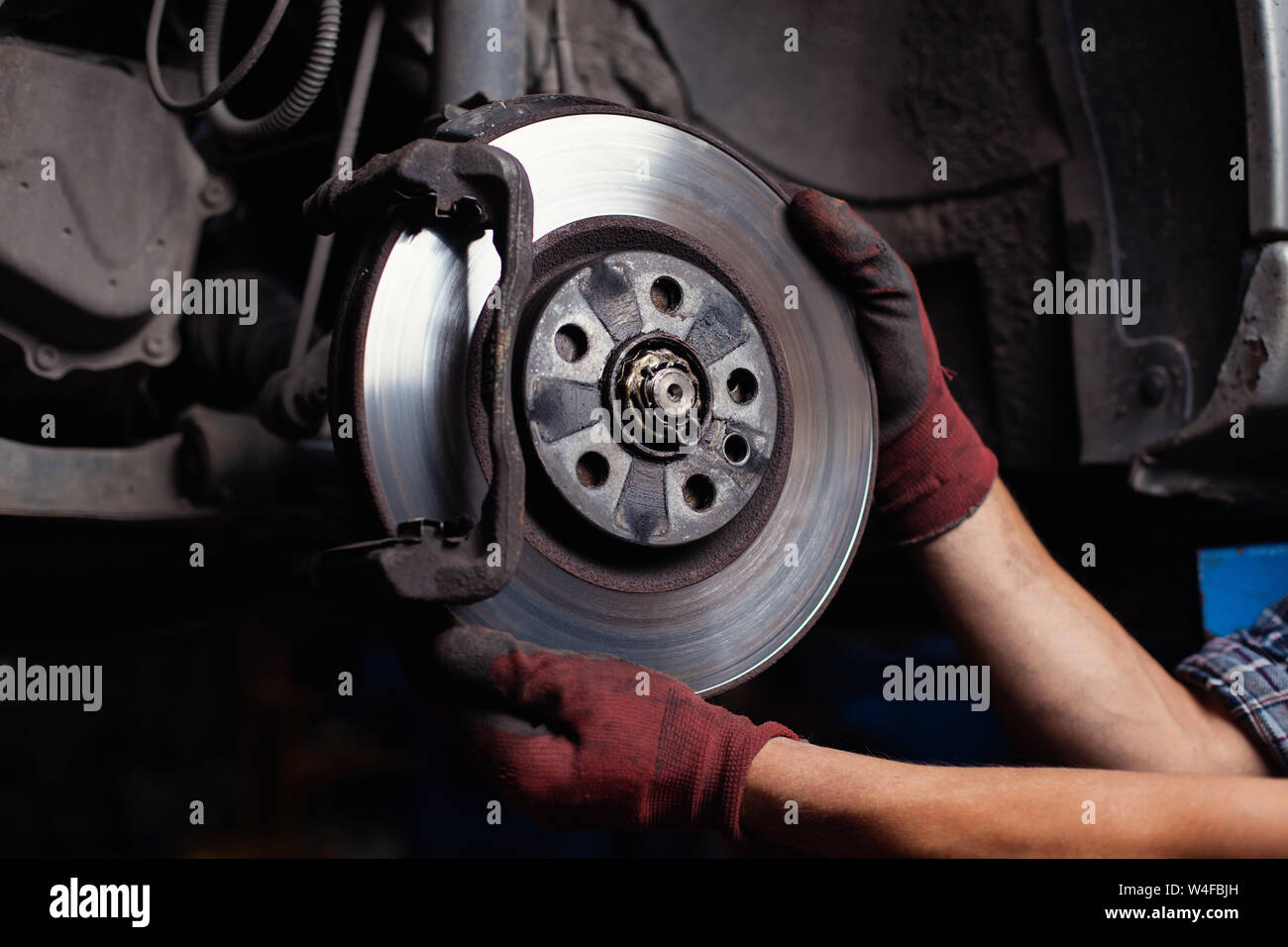Changing car brake pads hi-res stock photography and images - Alamy
