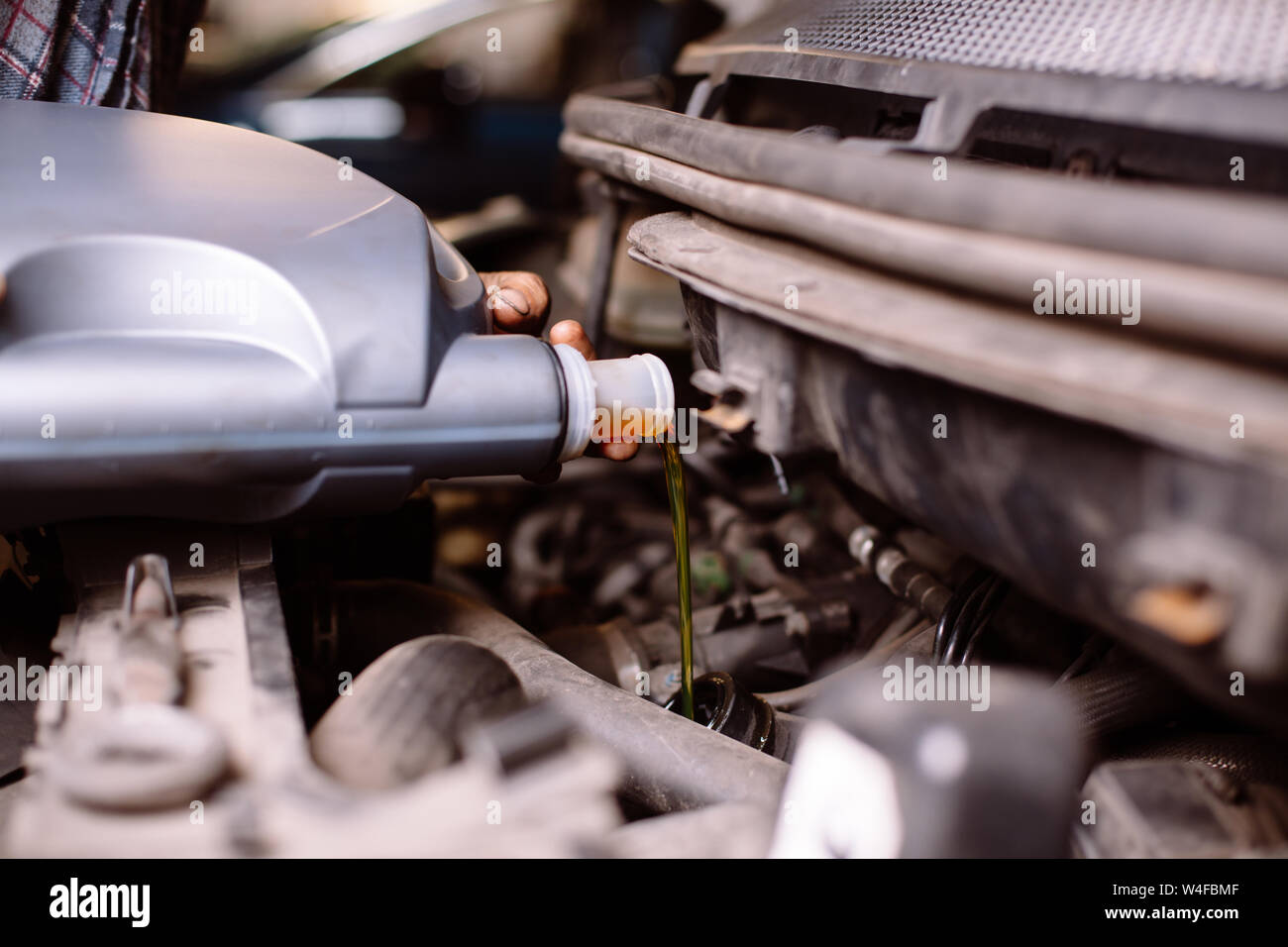 Car mechanic changing engine oil Stock Photo - Alamy