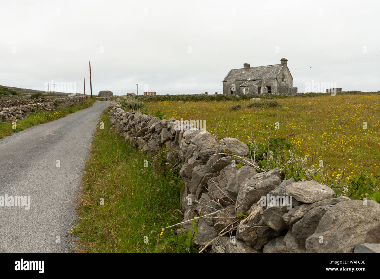 houses on the Aran island of Inishmore Stock Photo - Alamy