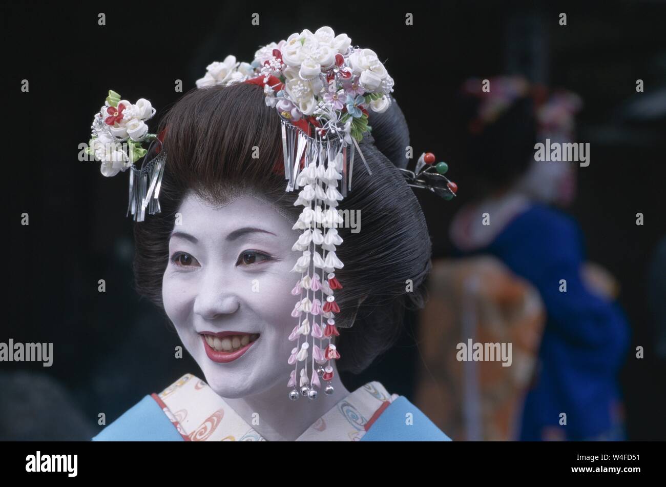 Japanese geisha girl hi-res stock photography and images - Alamy