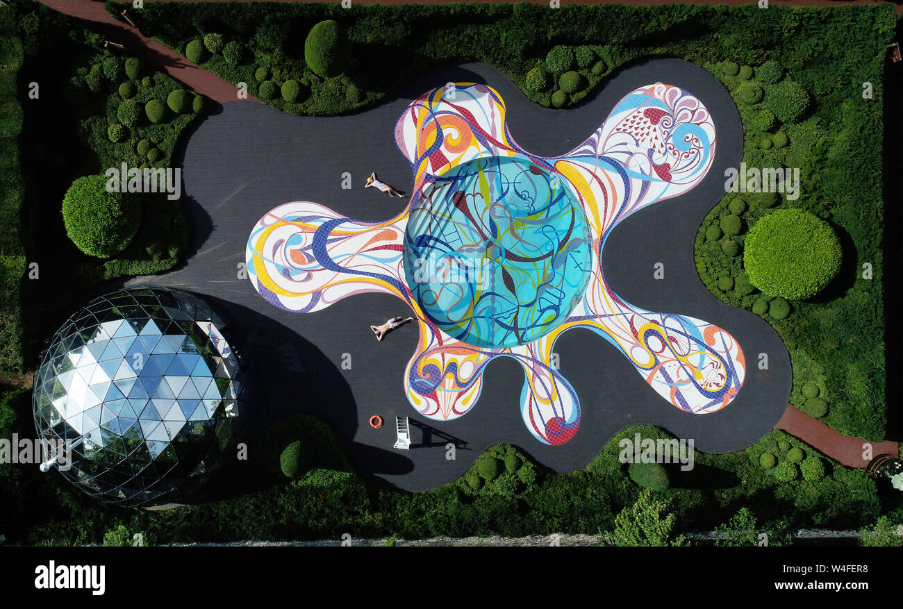 'Gateway', an intricately designed swimming pool by Portuguese artist ...