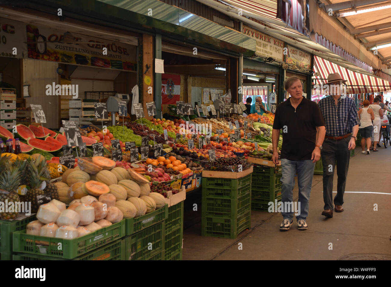 Market stalls with fruits and vegetables on the Naschmarkt in the ...