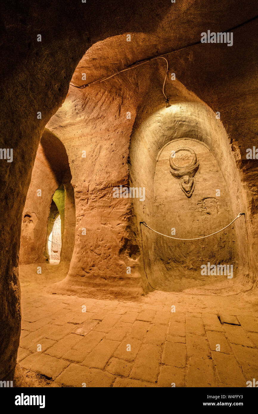 Grotte piazza dante hi-res stock photography and images - Alamy