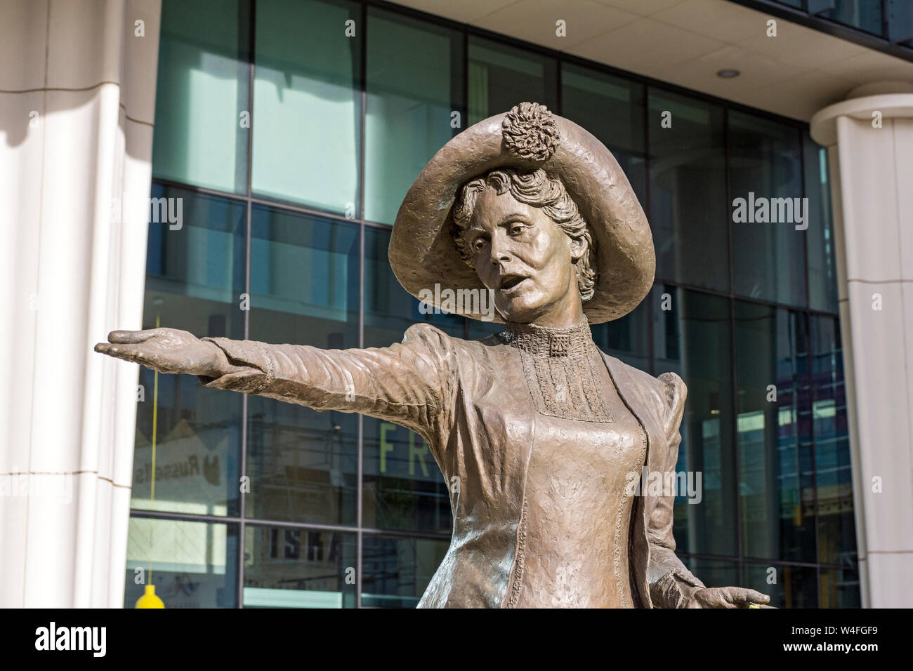 Hazel reeves sculpture hi-res stock photography and images - Alamy